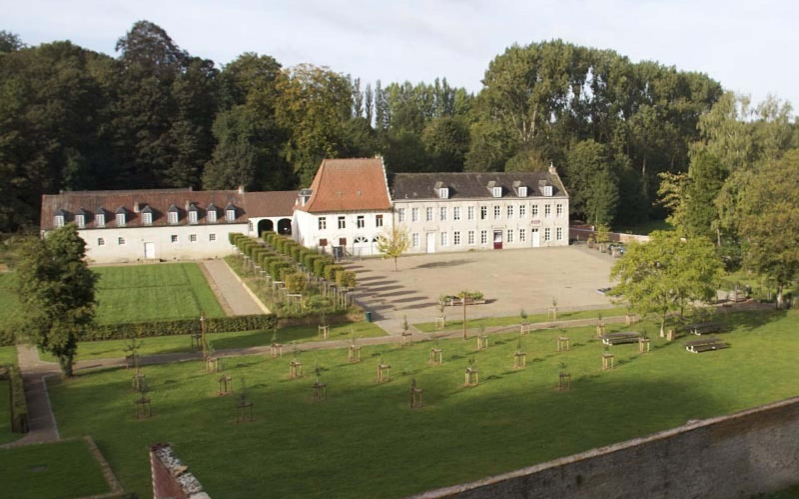 Rouge cloître - Des techniques ancestrales pour un écrin historique ...